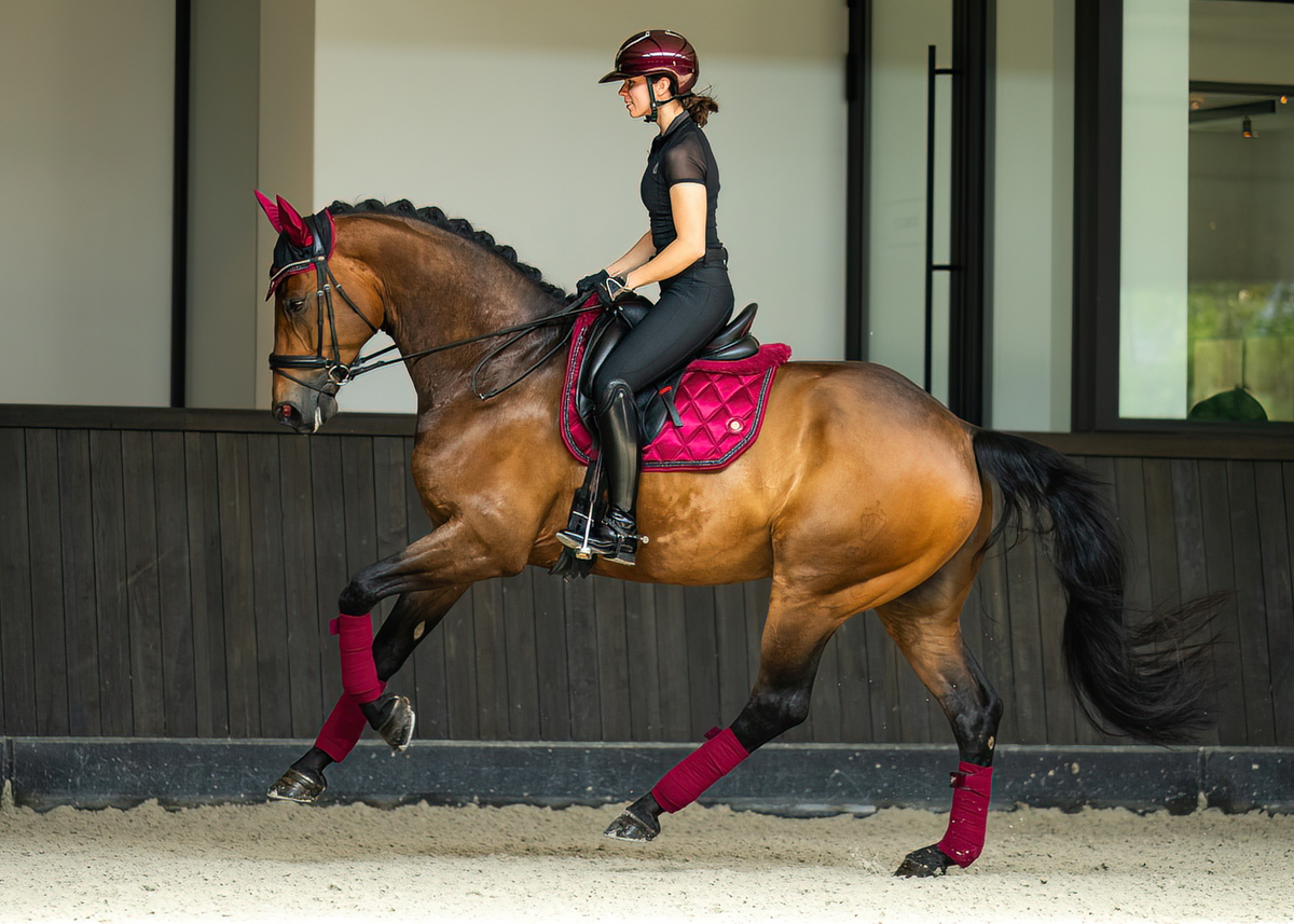 'The Empress' Ruby Red Merino Full Fleece Saddle Pad – Eloquence Equestrian